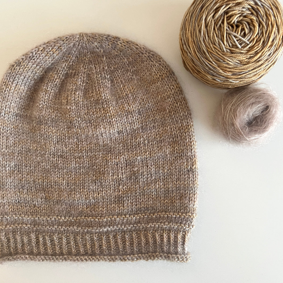 Mohair Magic Slouch kit (Gingy/Whole Grain) – Three Birds Yarn Studio