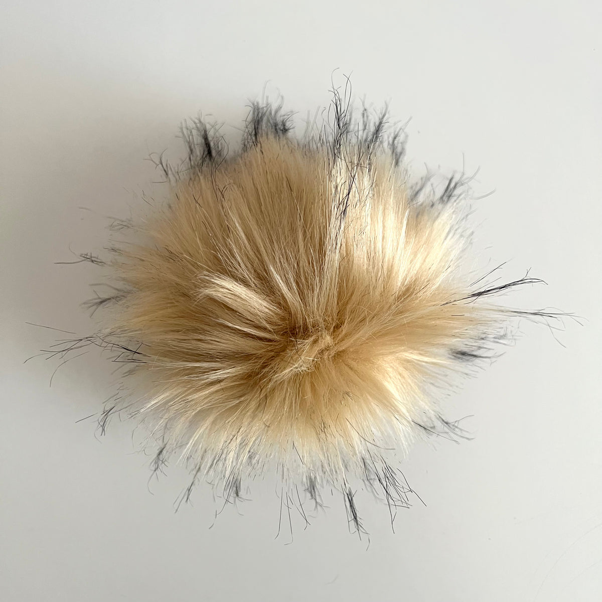 DAISY luxury faux fur pom pom – Three Birds Yarn Studio