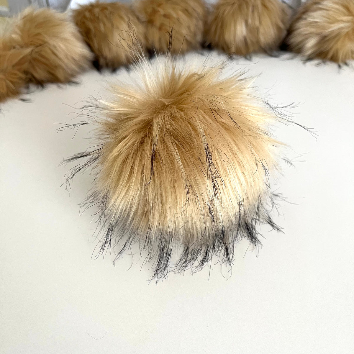 DAISY luxury faux fur pom pom – Three Birds Yarn Studio